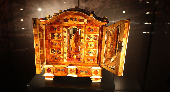 IU1. THE AMBER COLLECTION IN THE MALBORK CASTLE MUSEUM – Baltic Dreams ...